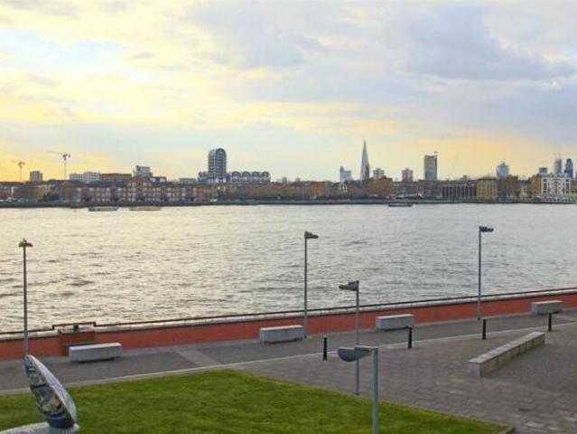 2 bedroom flat for rent in Apollo Building, Canary Wharf, E14