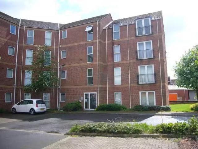 2 bedroom flat for rent in Apartment 14, Block 2, School Court.