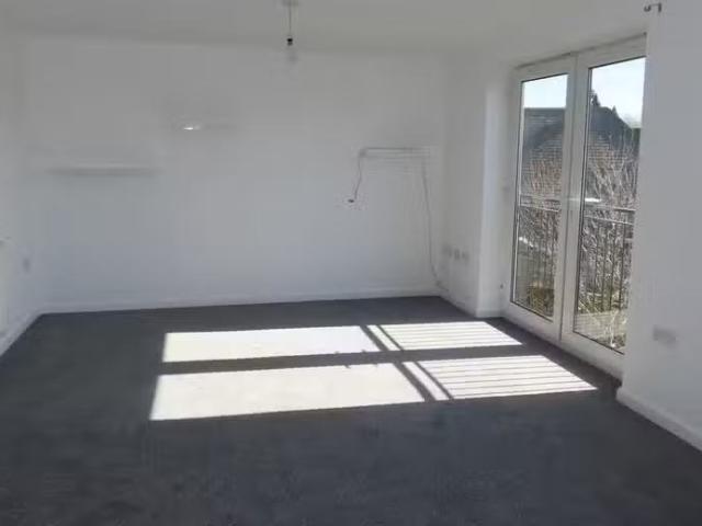 2 bedroom flat for rent in Apartment 9, Block 2, School Court.