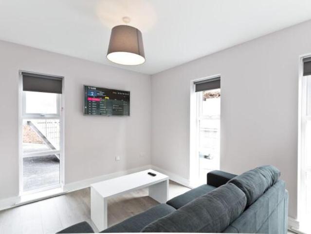 2 bedroom flat for rent in Apartment 9, Lynthorpe House, City Centre, S1