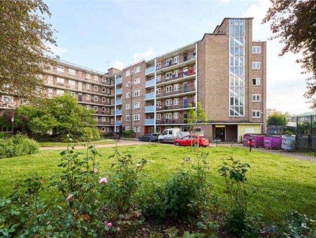 2 bedroom flat for rent in Approach Road, Reynolds House Approach Road, E2