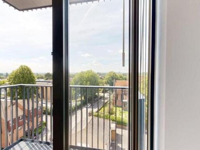 2 bedroom flat for rent in Apt 220, 55 Herschel Street, Slough, Berkshire, SL1