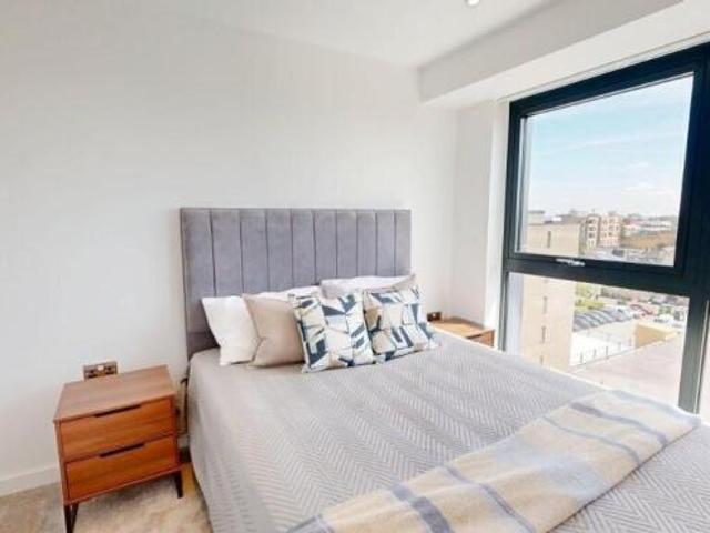 2 bedroom flat for rent in Apt 220, 55 Herschel Street, Slough, Berkshire, SL1