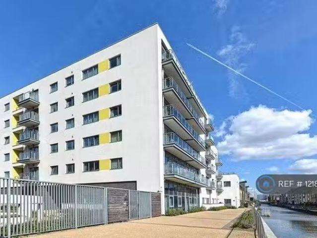 2 bedroom flat for rent in Aqua Vista Square, London, E3