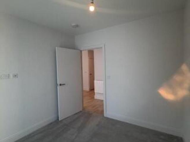 2 bedroom flat for rent in Aquifer House, Exploration Way, Slough, SL1
