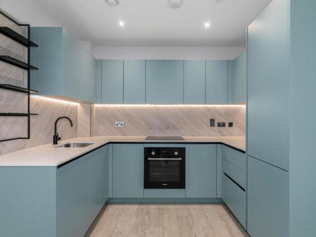 2 bedroom flat for rent in Aquifer House, Exploration Way, Slough, SL1