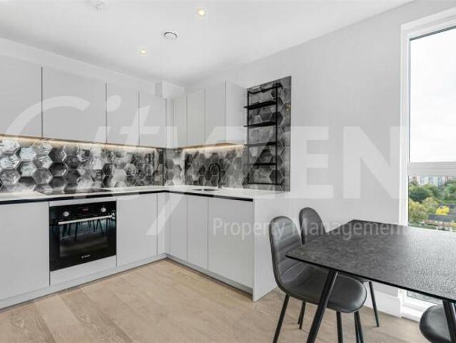 2 bedroom flat for rent in Aquifer House, Horlicks Quarter, SL1