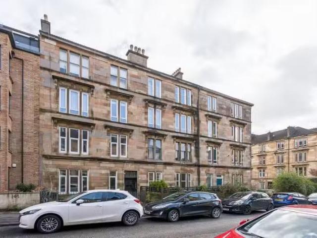 2 bedroom flat for rent in Armadale Street, Dennistoun, Glasgo.