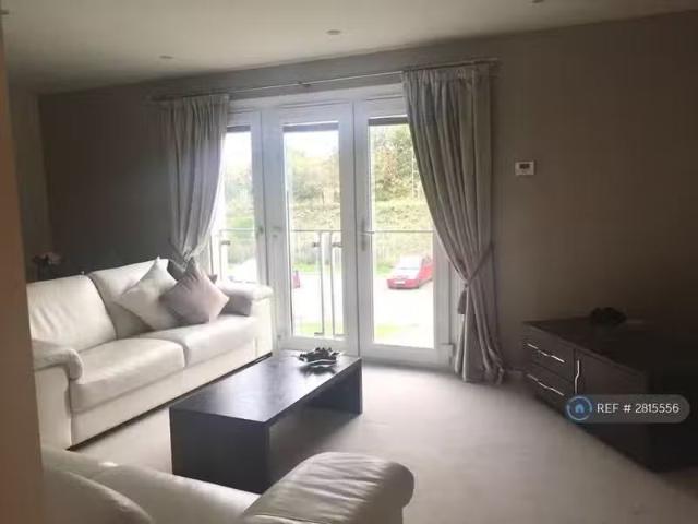 2 bedroom flat for rent in Arneil Drive, Edinburgh, EH5