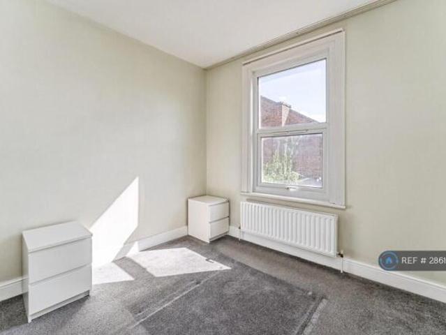 2 bedroom flat for rent in Arnold Road, London, N15