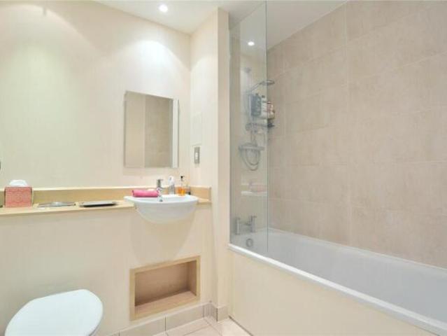 2 bedroom flat for rent in Aragon Court, London, SE11