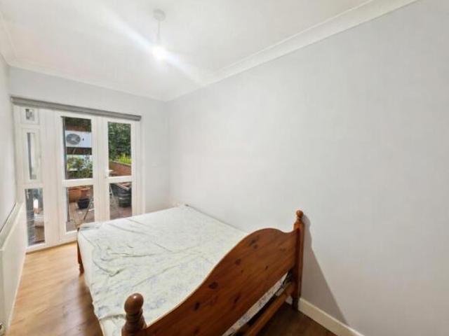 2 bedroom flat for rent in Archway Road, Highgate, N6