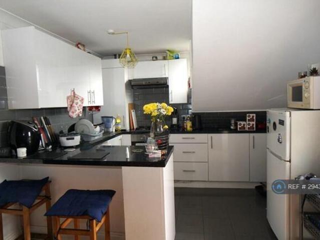 2 bedroom flat for rent in Archway Road, London, N6