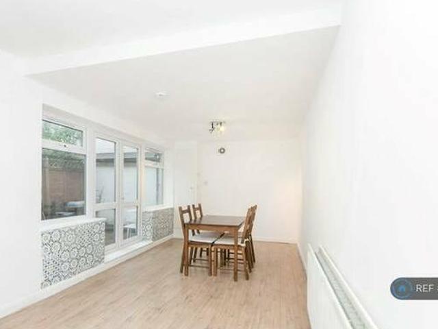 2 bedroom flat for rent in Archway Road London N19