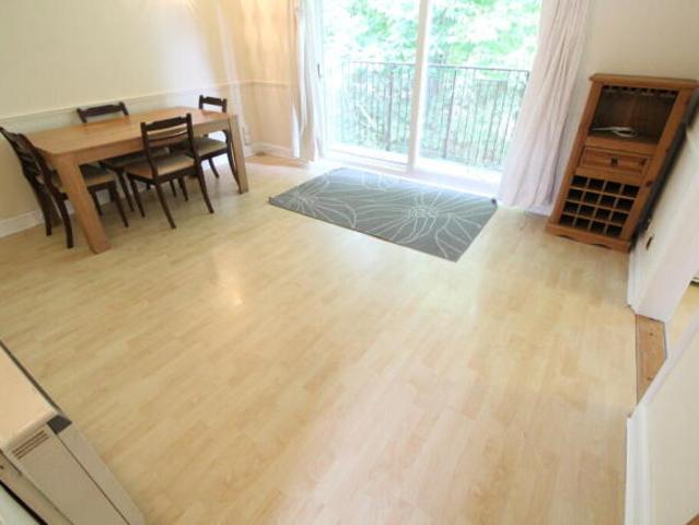2 bedroom flat for rent in Arden Place, Luton, Bedfordshire, LU2