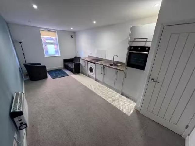 2 bedroom flat for rent in Arden Street, CV37