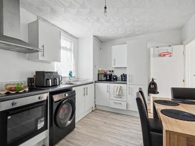 2 bedroom flat for rent in Arden Street, Gillingham, ME7