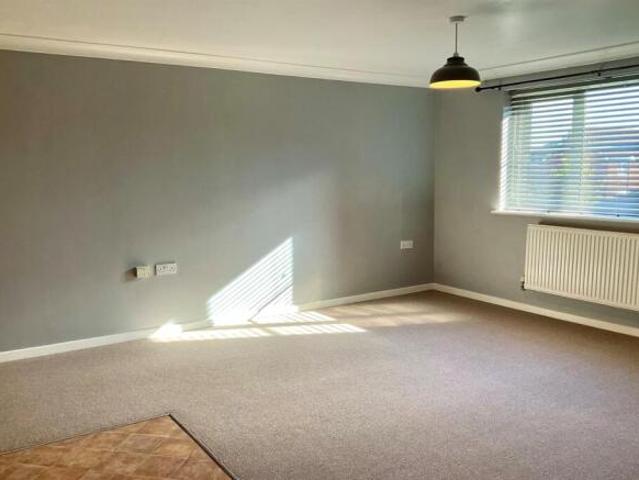 2 bedroom flat for rent in Ardent Road, Whitfield, CT16