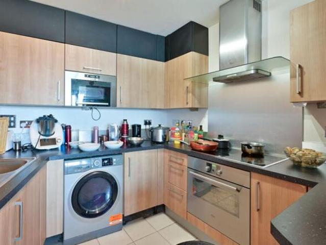2 bedroom flat for rent in Argento Tower, Wandsworth, London, SW18
