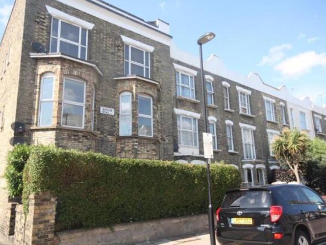 2 bedroom flat for rent in Arthur Road, Islington, N7