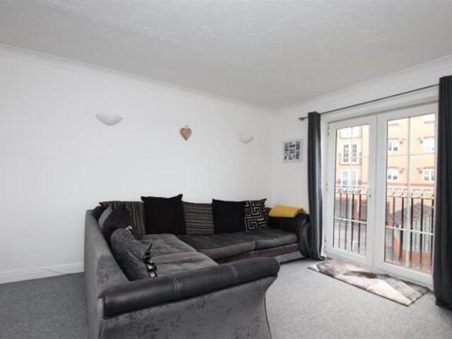 2 bedroom flat for rent in Arthurs Close, Emersons Green, Bristol, BS16