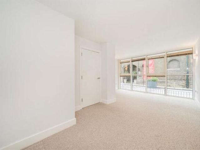 2 bedroom flat for rent in Artichoke Hill, London, E1W