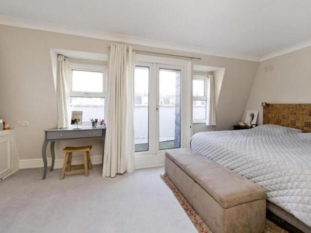 2 bedroom flat for rent in Arundel Gardens, London, W11