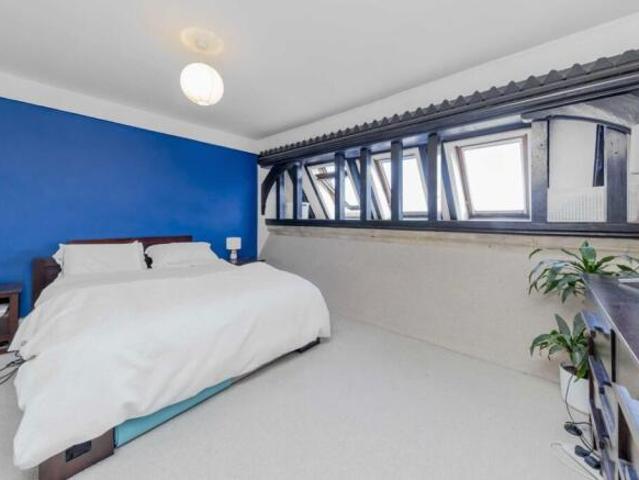 2 bedroom flat for rent in, Arundel Square, N7