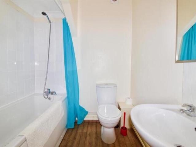 2 bedroom flat for rent in Athelstan Road, Margate, Kent, CT9