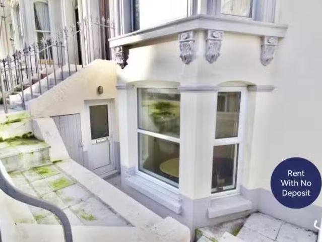 2 bedroom flat for rent in Athelstan Road, Margate, Kent, CT9