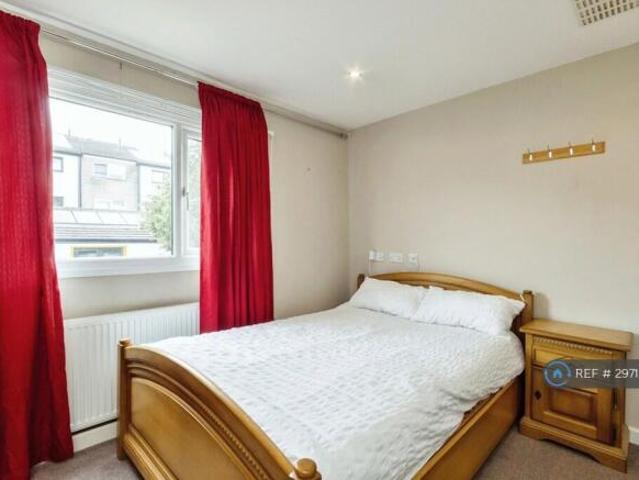 2 bedroom flat for rent in Auckland Close, Nottingham, NG7