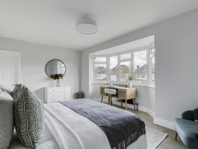 2 bedroom flat for rent in Audley Road, W5