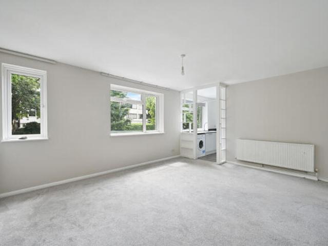 2 bedroom flat for rent in Augustus Road, SW19: 2 bed 1 rec 1 bath unfurn, SW19