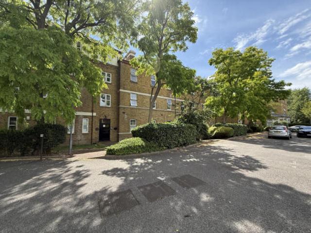 2 bedroom flat for rent in Avonley Road, New Cross, SE14