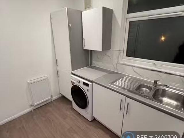 2 bedroom flat for rent in Avonmouth Road, Bristol, BS11