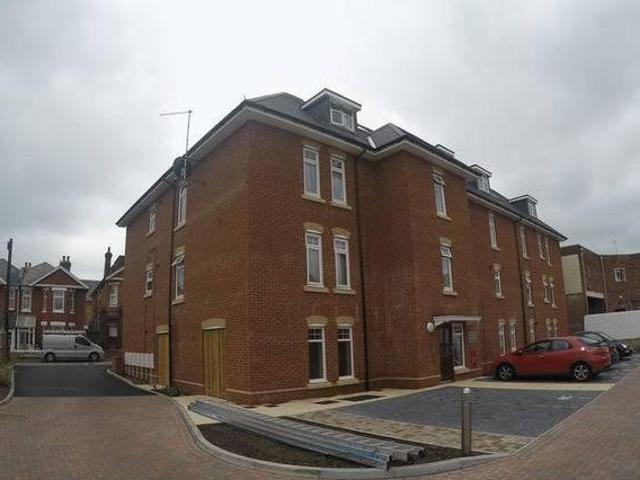 2 bedroom flat for rent in Available from October 2020 Cromwell Gardens Bournemouth BH5