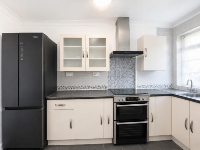 2 bedroom flat for rent in Avenue Rd, N14