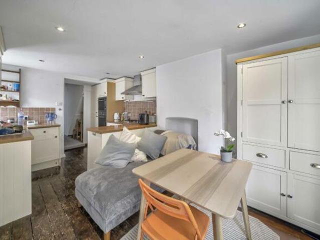2 bedroom flat for rent in Averill Street, Hammersmith, W6