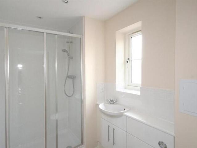 2 bedroom flat for rent in Avian Avenue, Frogmore, AL2