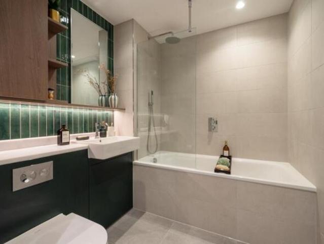 2 bedroom flat for rent in Aviator Drive London NW2