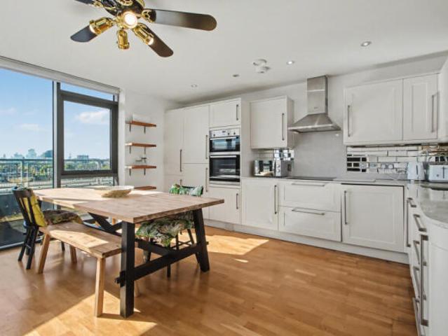 2 bedroom flat for rent in Axminster Road, Holloway, London, N7
