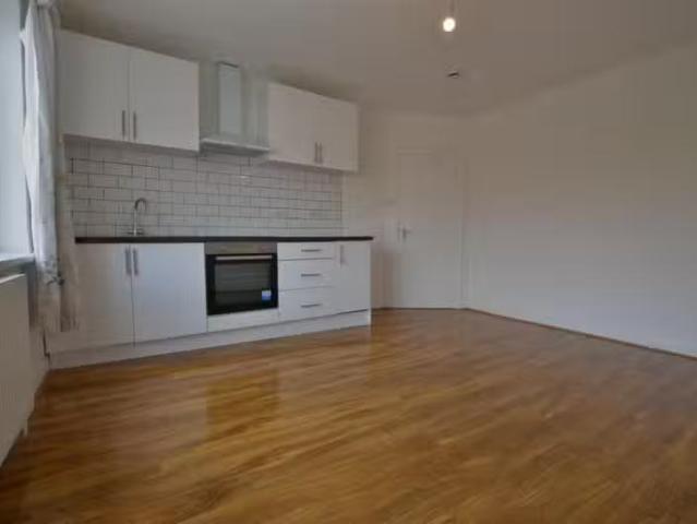 2 bedroom flat for rent in Axbridge Road, Bristol, BS4