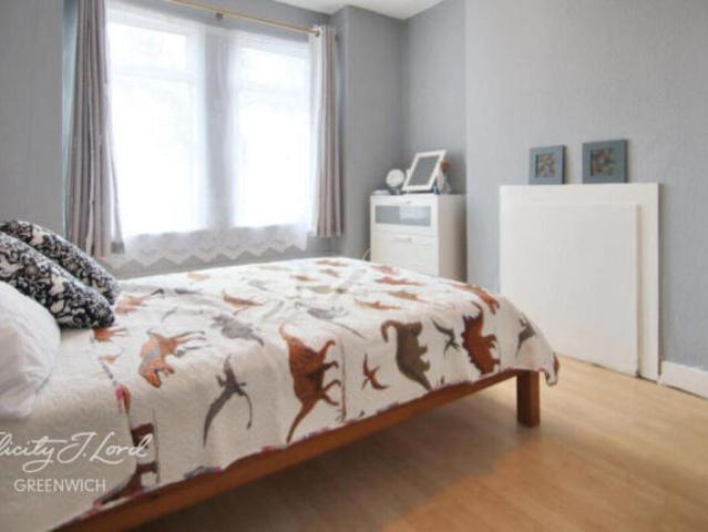 2 bedroom flat for rent in Aylesbury Road, London, SE17