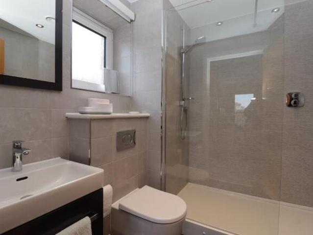 2 bedroom flat for rent in Ayr Road, Other, East Renfrewshire, G46