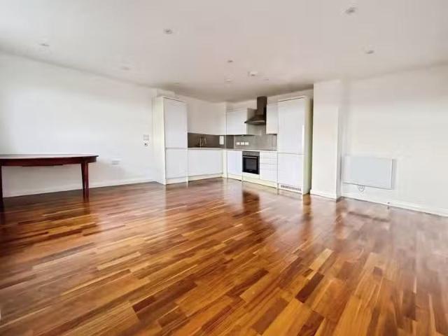 2 bedroom flat for rent in Azalea Drive, Swanley, BR8 8FA, BR8