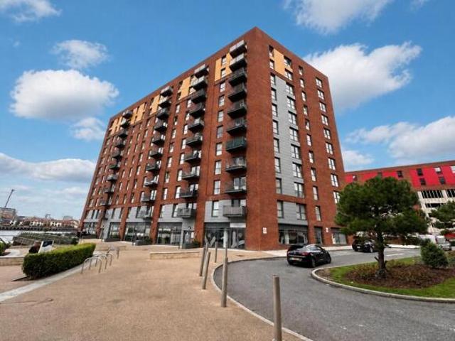 2 bedroom flat for rent in Azera, Centenary Quay, SO19