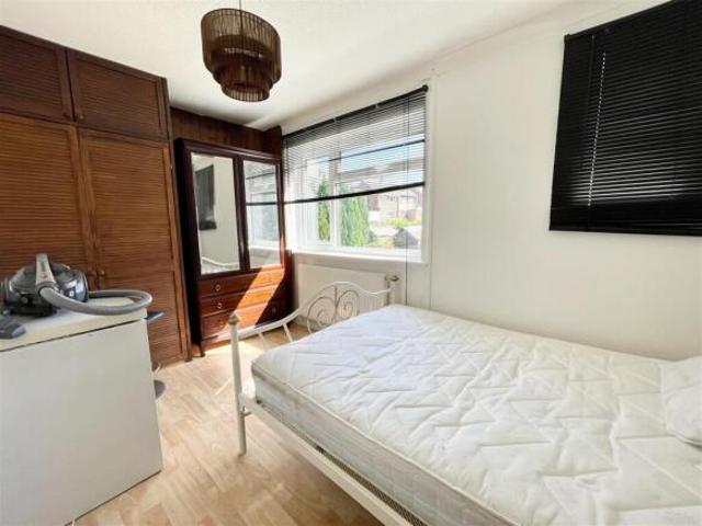 2 bedroom flat for rent in Banbury Avenue, Southampton, SO19