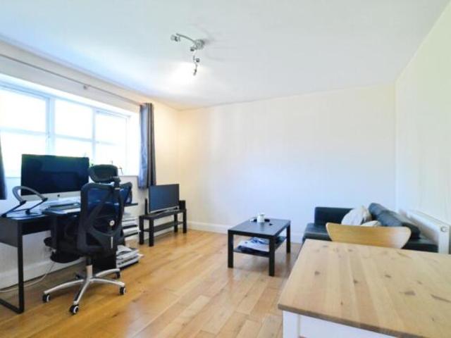 2 bedroom flat for rent in Banfield Court, London Colney, AL2