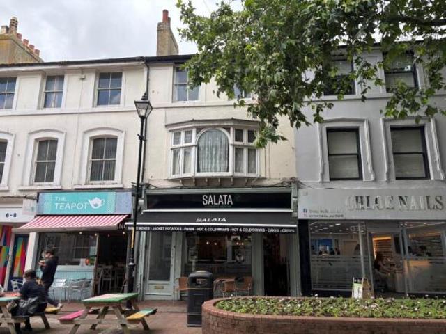 2 bedroom flat for rent in Bank Street, Ashford, Kent, TN23