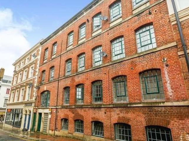 2 bedroom flat for rent in Bank Street Gravesend DA12